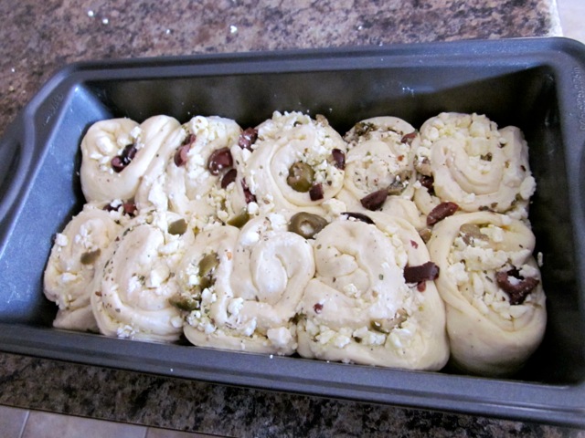 Feta and Olive Pull-Apart Bread – My Favourite Pastime