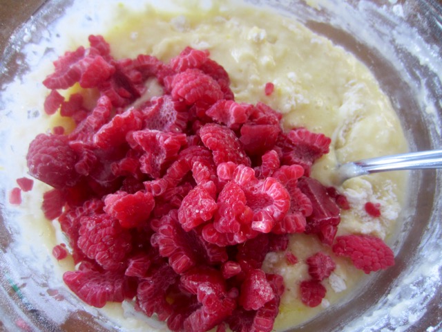 Raspberry Sour Cream Muffins – My Favourite Pastime