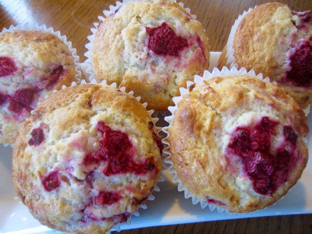 Raspberry Sour Cream Muffins – My Favourite Pastime